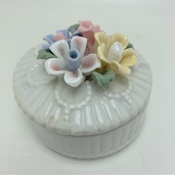 Accents | Vintage Floral Capodimonte Trinket Box | Poshmark